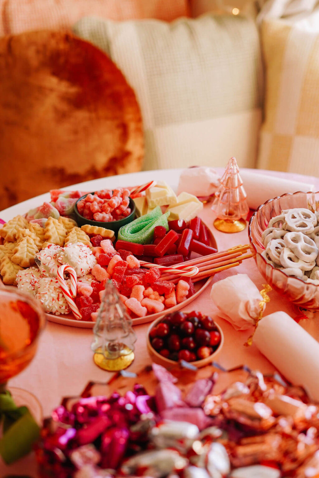 Red and Pink Christmas Decorations - Christmas Party Ideas