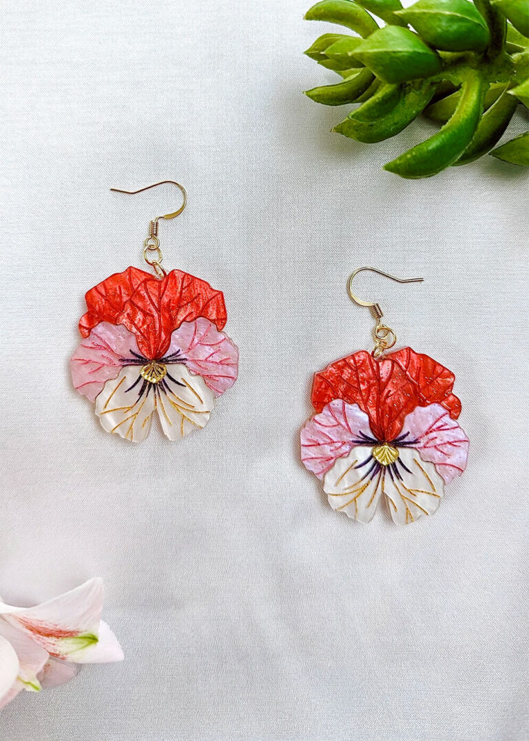 It's Pansy Season - Pansy Art & Decor Trend via wallflower