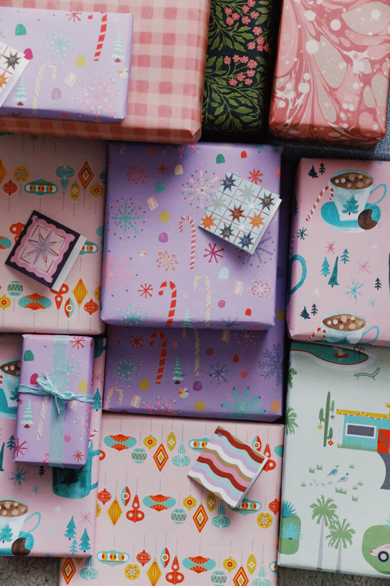 Christmas Gift Wrap + Pretty Holiday Wrapping Paper | wallpaper